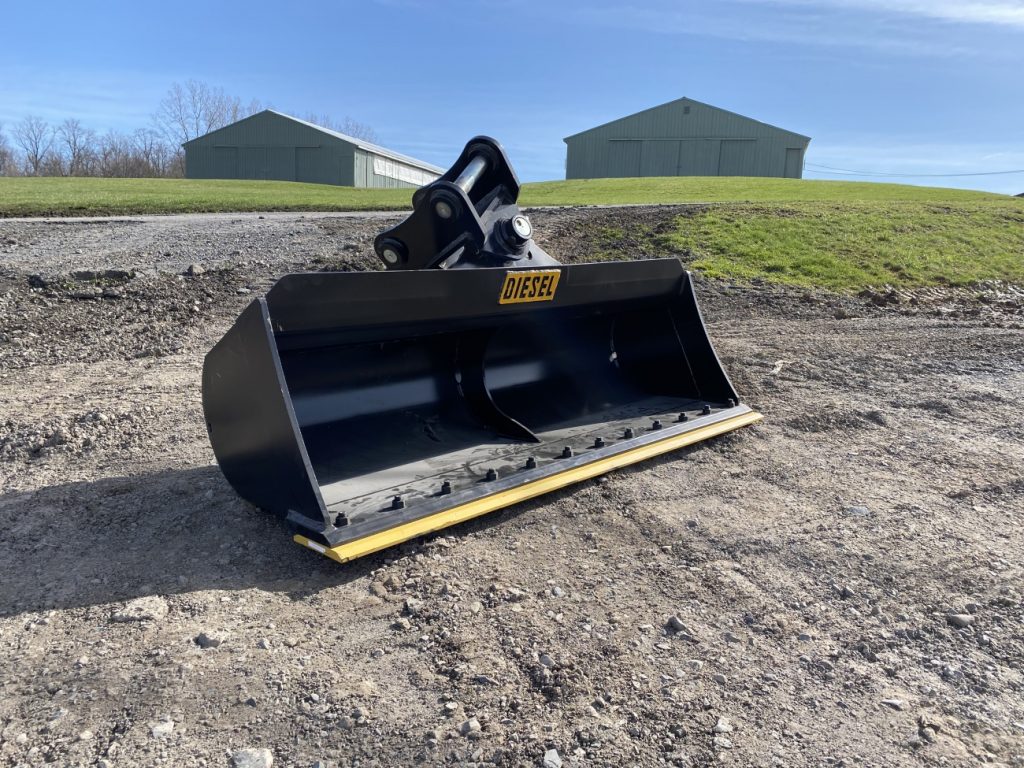 72" Low Profile Hydraulic Tilt Bucket for 80CL Excavator - Diesel Equipment