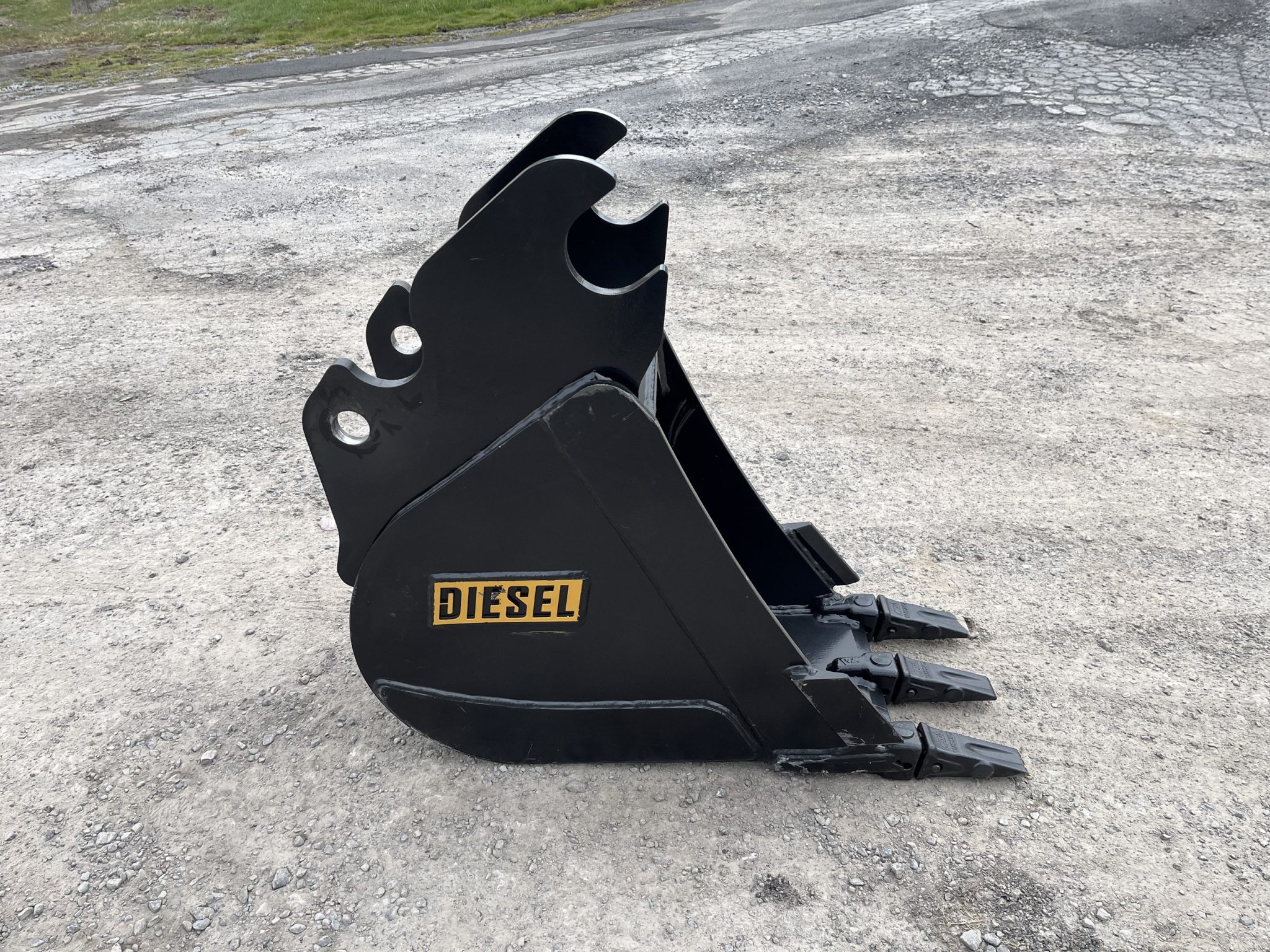 12" Bucket For Kubota KX057 - Diesel Equipment