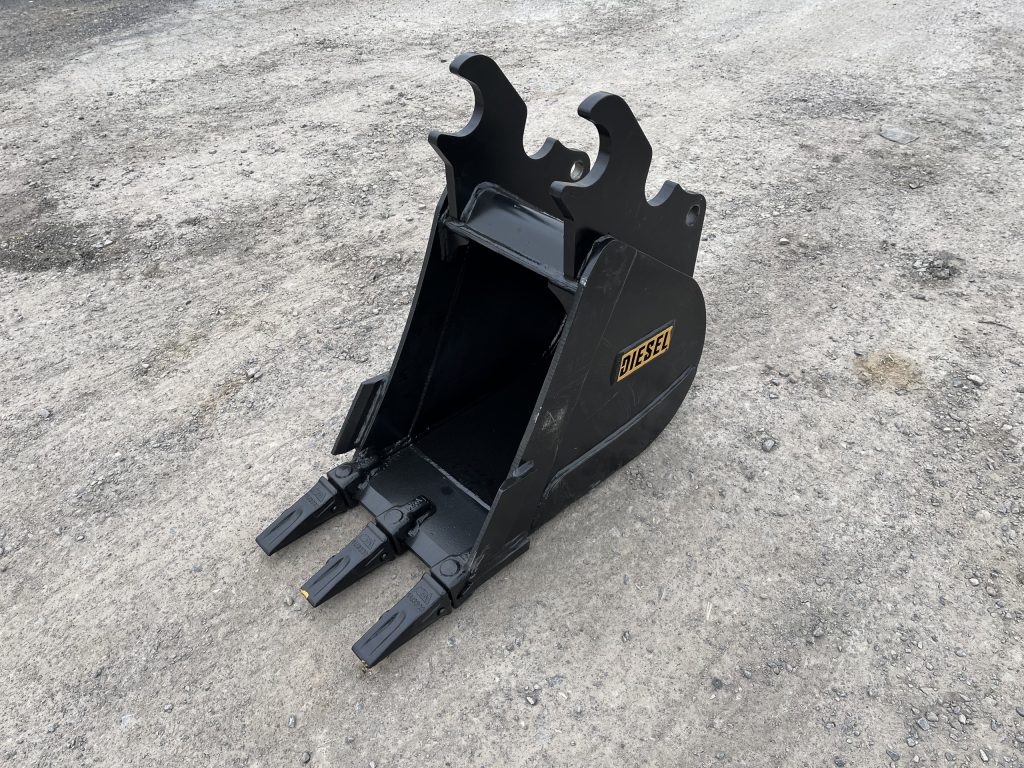 12" Bucket For Kubota KX040 - Diesel Equipment