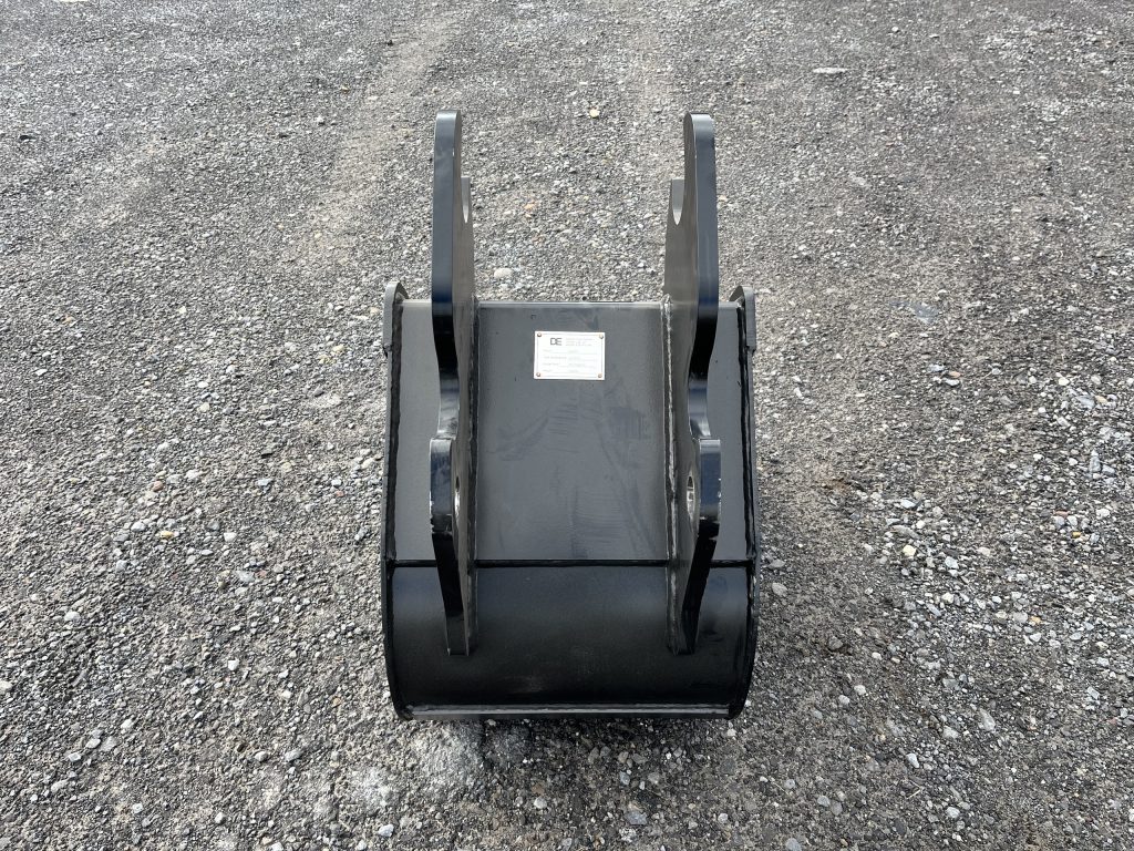 18" Bucket For Kubota KX057 - Diesel Equipment